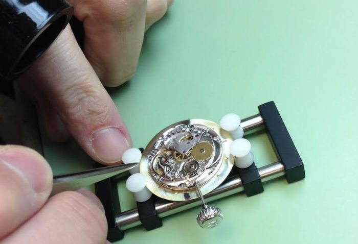 Types Of Watch Movements: Automatic, Manual and Quartz