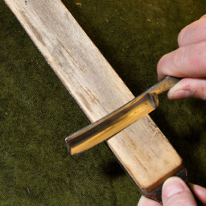 How To Sharpen A Straight Razor: Best Stropping & Honing Guide
