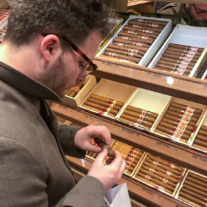 Cigars For Beginners: The 10 Best First Cigars To Try When Starting Out
