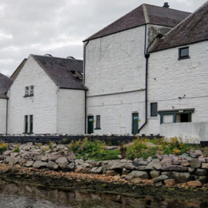 Laphroaig Islay Scotch Whisky: History, Distillery & Expressions
