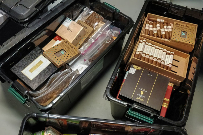 How To Build A Quality DIY Coolidor By Using Large Storage Containers