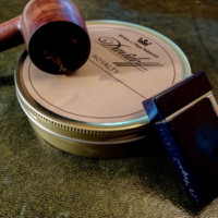 Davidoff Royalty Mixture Pipe Tobacco Review: A Regal English Blend