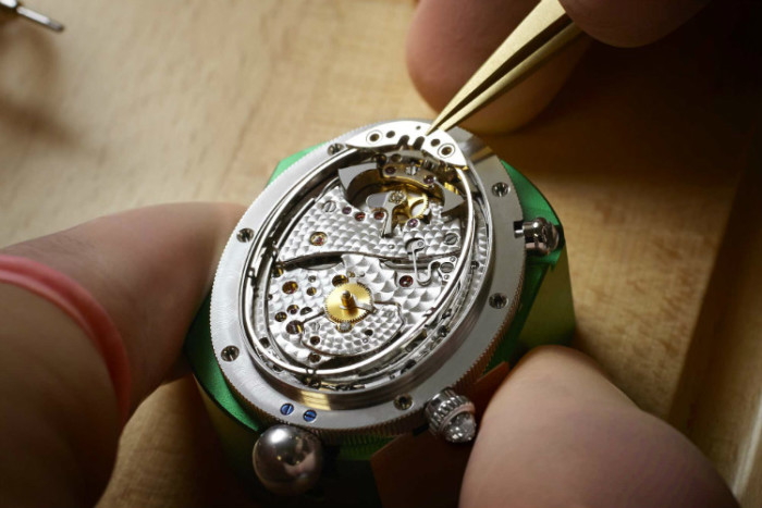 What Is A Minute Repeater Watch & How Does It Work? - BespokeUnit