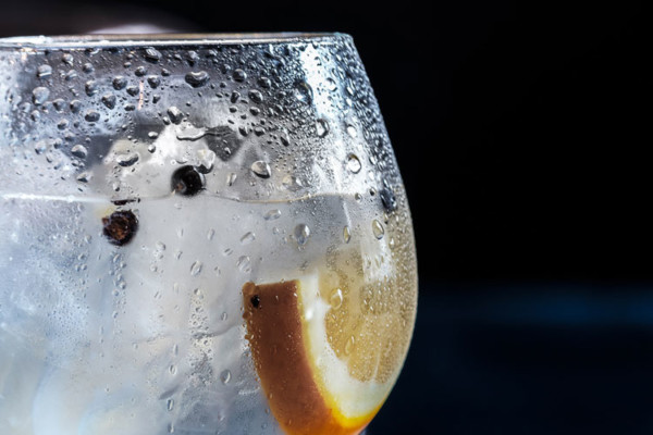 What Is Gin & What Does It Taste Like? Gin & Its History