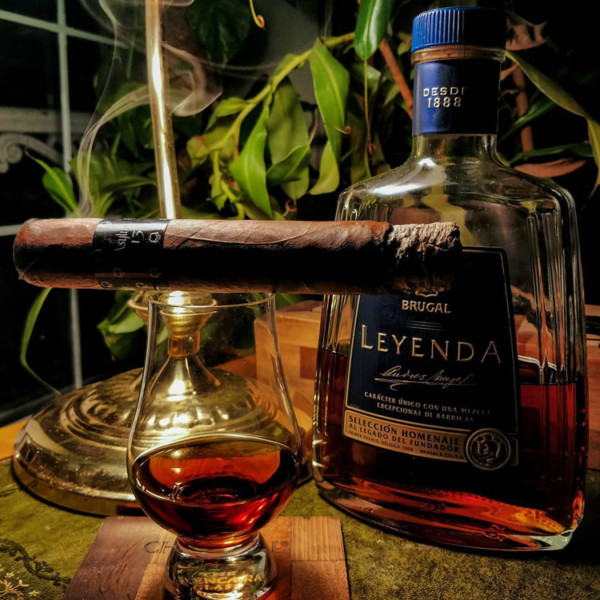 Top 10 Best Cigars To Smoke With Rum | How To Pair