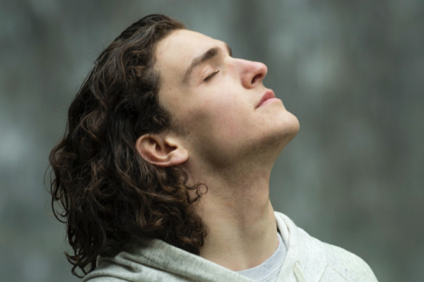 Men's Natural Swept Back Long Hairstyle: Guide To Face Shapes & Styling