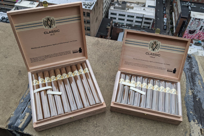 Avo Classic Dominican Cigar Review | By Avo Uvezian & Henke Kelner