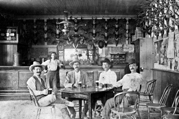 Bourbon Whiskey History & Who Invented Bourbon Whiskey