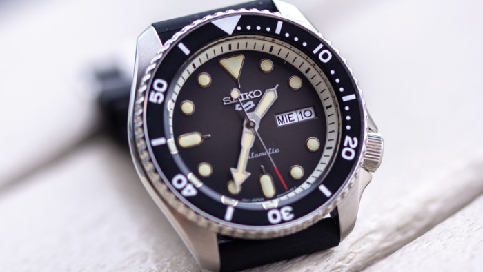 Seiko SRPD95 Review: All The Specs Of This Gray-Dial, Steel Case Watch