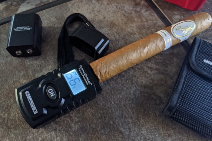 Reviewing The CigarMedics HumidiMeter - Can It Measure The RH Of One Cigar?