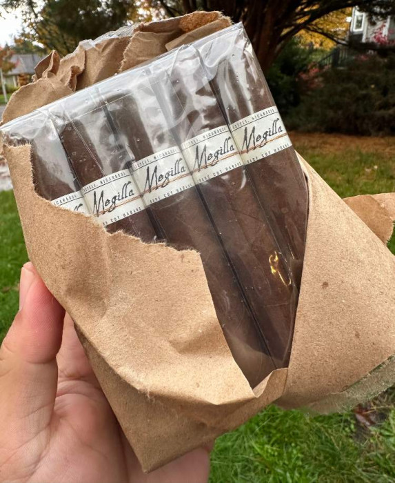 Megilla Cigar Review: Liga 1 Habano - BespokeUnit