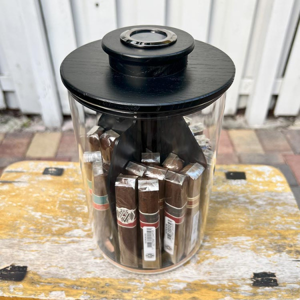 Best Acrylic Cigar Humidors - All The Benefits & Drawbacks