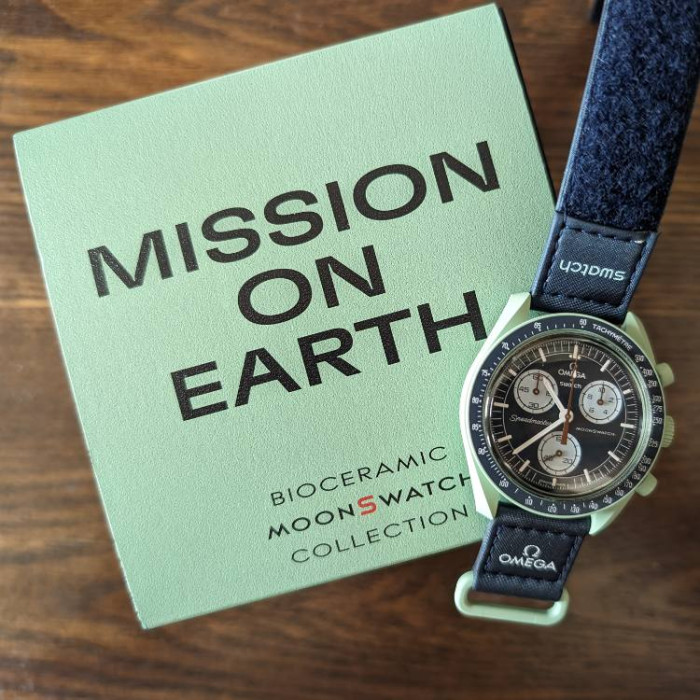 Unboxing The Omega MoonSwatch Earth: Mint Green Bioceramic