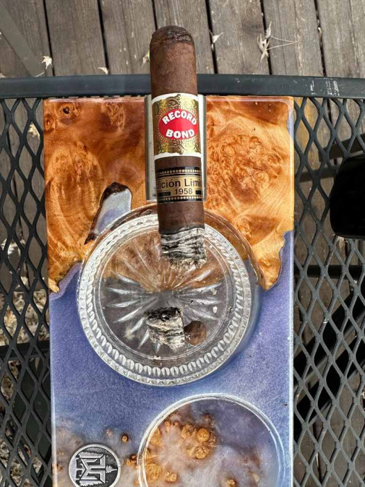Record Bond Edición Limitada Cigar Review