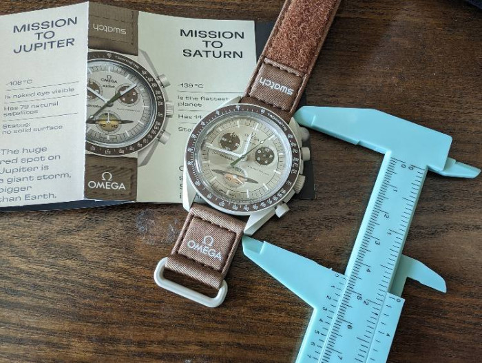 Review of the MoonSwatch Mission To Saturn Watch + Unboxing