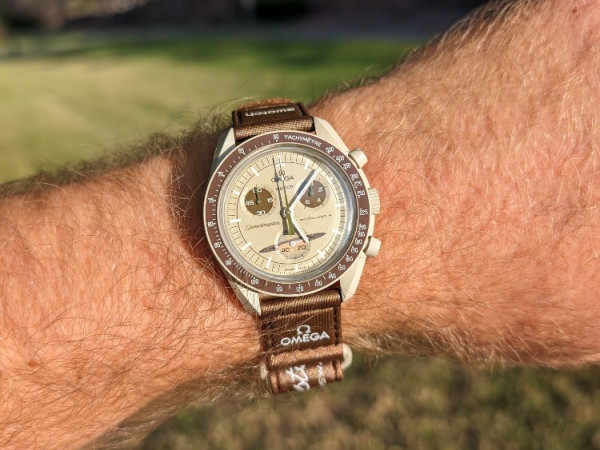 Review of the MoonSwatch Mission To Saturn Watch + Unboxing