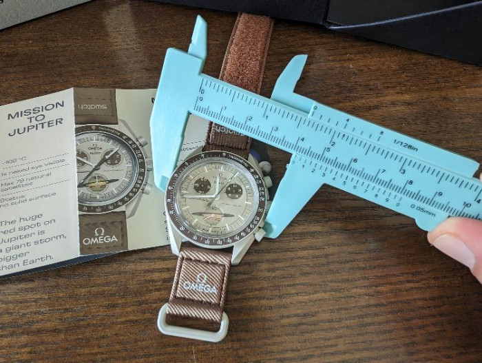 Review of the MoonSwatch Mission To Saturn Watch + Unboxing