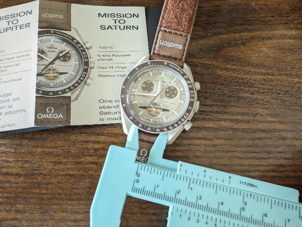 Review of the MoonSwatch Mission To Saturn Watch + Unboxing