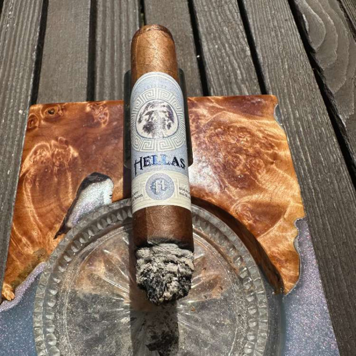 Hellas Cigar Review | Affordable Excellence from Tabacalera Pages