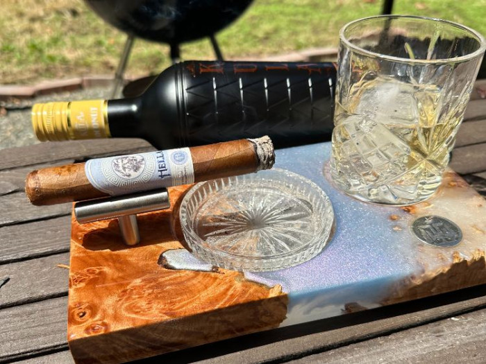 Hellas Cigar Review | Affordable Excellence from Tabacalera Pages